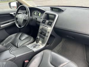 Red Volvo XC60 2010 in Vilnius, with an engine capacity of 3.19 L and mileage of 122 thousand km for 9900 €, photo 17 on AUTOMOTO.COM.LV