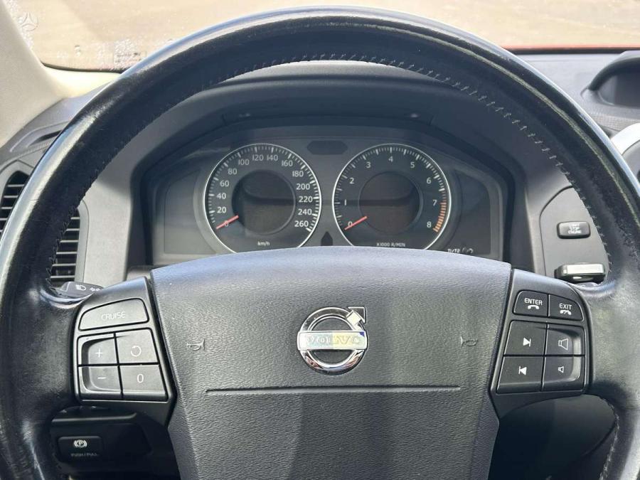 Red Volvo XC60 2010 in Vilnius, with an engine capacity of 3.19 L and mileage of 122 thousand km for 9900 €, photo 30 on AUTOMOTO.COM.LV