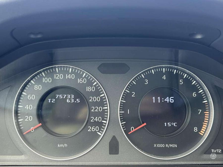 Red Volvo XC60 2010 in Vilnius, with an engine capacity of 3.19 L and mileage of 122 thousand km for 9900 €, photo 32 on AUTOMOTO.COM.LV
