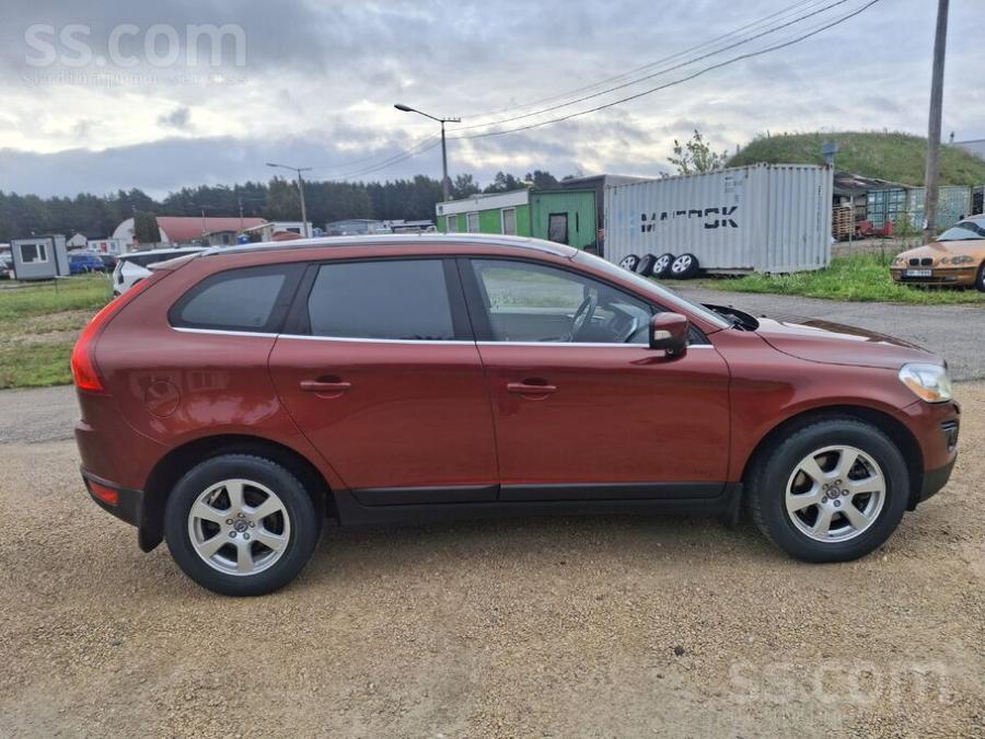 Red Volvo XC60 2010 in Riga, with an engine capacity of 2.40 L and mileage of 306 thousand km for 8495 €, photo 6 on AUTOMOTO.COM.LV