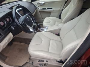 Red Volvo XC60 2010 in Riga, with an engine capacity of 2.40 L and mileage of 306 thousand km for 8495 €, photo 8 on AUTOMOTO.COM.LV