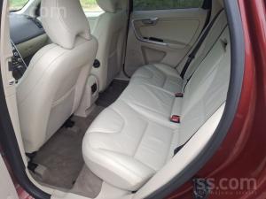 Red Volvo XC60 2010 in Riga, with an engine capacity of 2.40 L and mileage of 306 thousand km for 8495 €, photo 11 on AUTOMOTO.COM.LV