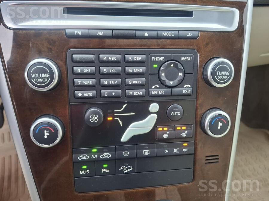 Red Volvo XC60 2010 in Riga, with an engine capacity of 2.40 L and mileage of 306 thousand km for 8495 €, photo 16 on AUTOMOTO.COM.LV
