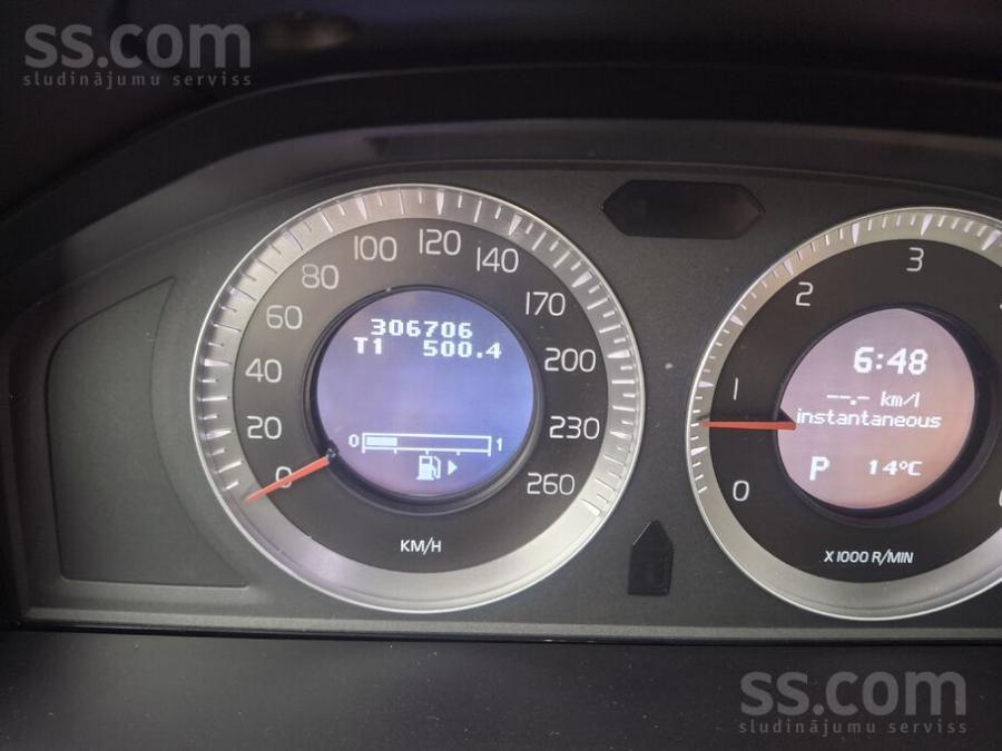Red Volvo XC60 2010 in Riga, with an engine capacity of 2.40 L and mileage of 306 thousand km for 8495 €, photo 19 on AUTOMOTO.COM.LV