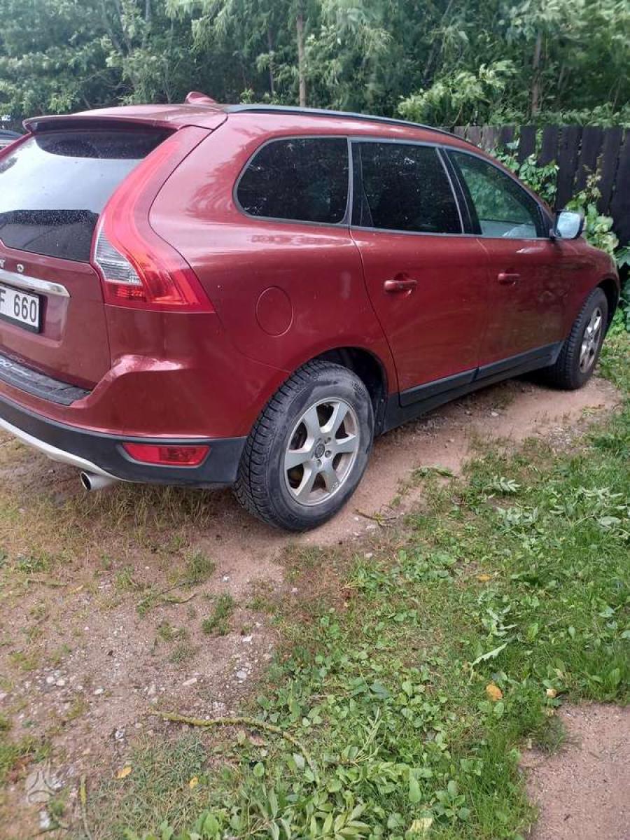 Sarkans Volvo XC60 2010 Ukmergė, ar dzinēja tilpumu 3.20 L un nobraukumu 122 tūkst. km par 7450 €, foto 1 vietnē AUTOMOTO.COM.LV