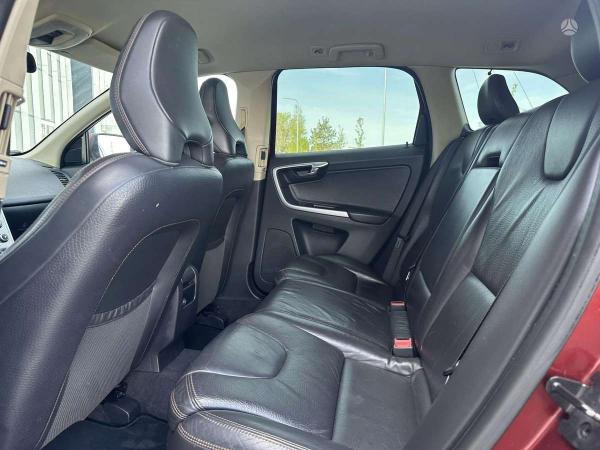 Sarkans Volvo XC60 2010 Viļņa, ar dzinēja tilpumu 2.40 L un nobraukumu 277 tūkst. km par 5500 €, foto 10 vietnē AUTOMOTO.COM.LV