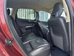 Red Volvo XC60 2010 in Vilnius, with an engine capacity of 2.40 L and mileage of 277 thousand km for 5500 €, photo 11 on AUTOMOTO.COM.LV