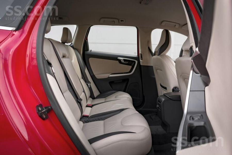 Sarkans Volvo XC60 2011 Rīga, ar dzinēja tilpumu 2.40 L un nobraukumu 323 tūkst. km par 7500 €, foto 14 vietnē AUTOMOTO.COM.LV