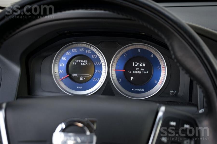 Sarkans Volvo XC60 2011 Rīga, ar dzinēja tilpumu 2.40 L un nobraukumu 323 tūkst. km par 7500 €, foto 16 vietnē AUTOMOTO.COM.LV