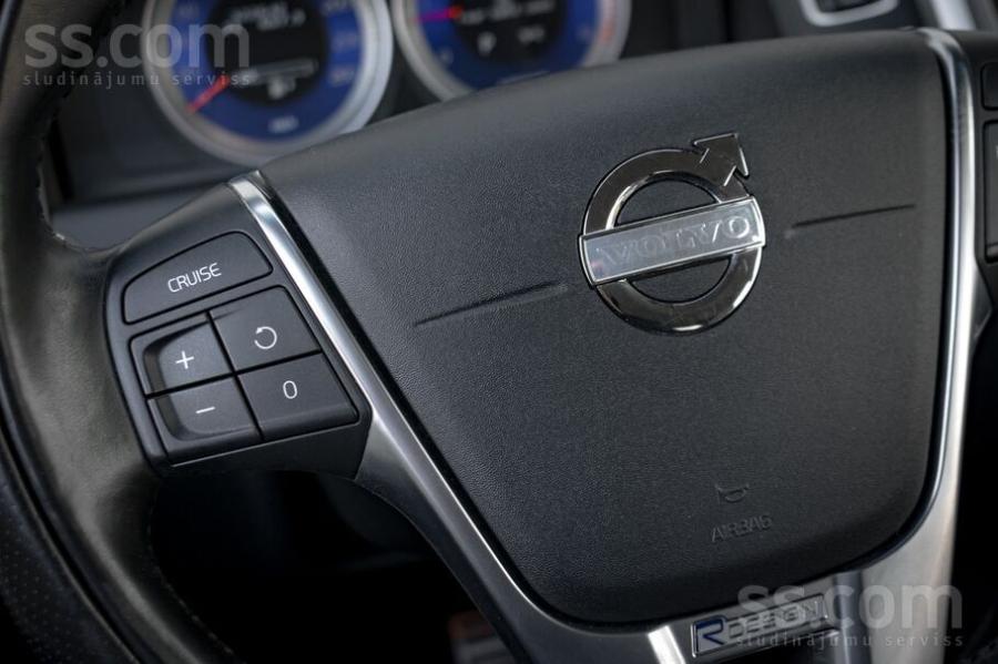 Sarkans Volvo XC60 2011 Rīga, ar dzinēja tilpumu 2.40 L un nobraukumu 323 tūkst. km par 7500 €, foto 18 vietnē AUTOMOTO.COM.LV