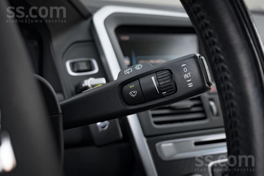 Sarkans Volvo XC60 2011 Rīga, ar dzinēja tilpumu 2.40 L un nobraukumu 323 tūkst. km par 7500 €, foto 22 vietnē AUTOMOTO.COM.LV