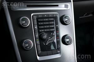 Sarkans Volvo XC60 2011 Rīga, ar dzinēja tilpumu 2.40 L un nobraukumu 323 tūkst. km par 7500 €, foto 24 vietnē AUTOMOTO.COM.LV
