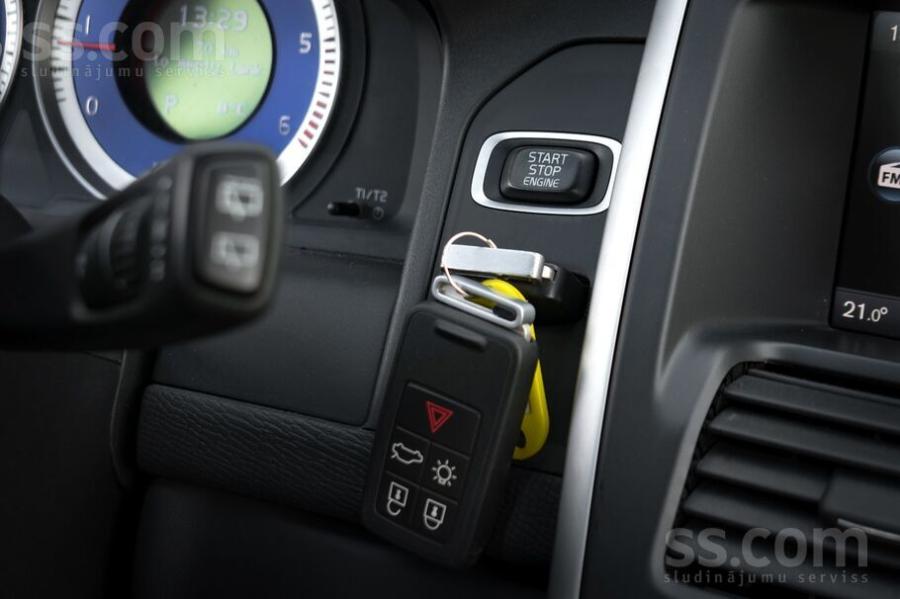 Sarkans Volvo XC60 2011 Rīga, ar dzinēja tilpumu 2.40 L un nobraukumu 323 tūkst. km par 7500 €, foto 28 vietnē AUTOMOTO.COM.LV