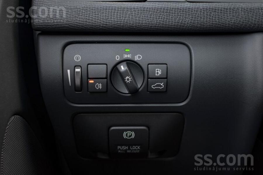 Sarkans Volvo XC60 2011 Rīga, ar dzinēja tilpumu 2.40 L un nobraukumu 323 tūkst. km par 7500 €, foto 30 vietnē AUTOMOTO.COM.LV