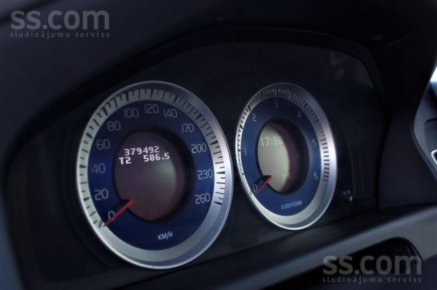 Sarkans Volvo XC60 2011 Tallina, ar dzinēja tilpumu 2.40 L un nobraukumu 377 tūkst. km par 8500 €, foto 10 vietnē AUTOMOTO.COM.LV