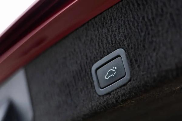 Sarkans Volvo XC60 2011 Rīga, ar dzinēja tilpumu 2.00 L un nobraukumu 212 tūkst. km par 10495 €, foto 10 vietnē AUTOMOTO.COM.LV