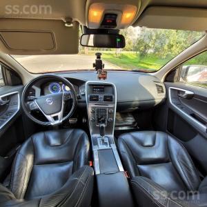 Red Volvo XC60 2011 in Riga, with an engine capacity of 2.40 L and mileage of 279 thousand km for 7800 €, photo 8 on AUTOMOTO.COM.LV