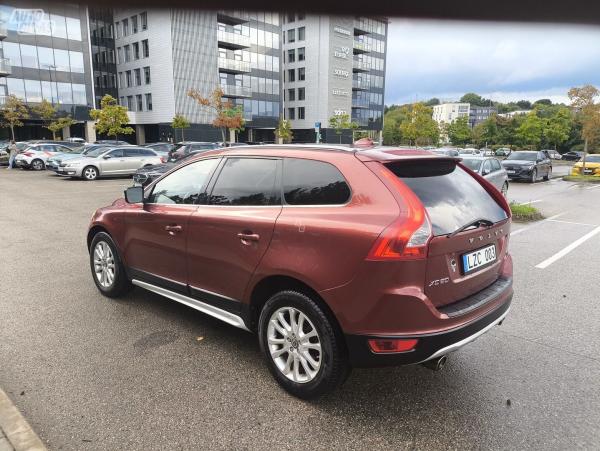 Red Volvo XC60 2011 in Vilnius, with an engine capacity of 3.00 L and mileage of 262 thousand km for 5200 €, photo 7 on AUTOMOTO.COM.LV