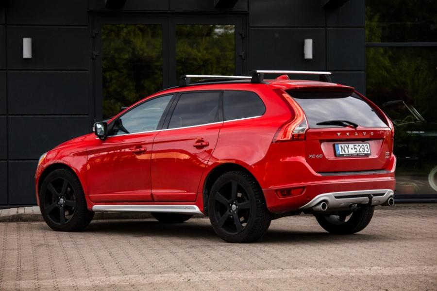 Red Volvo XC60 2012 in Riga, with an engine capacity of 2.40 L and mileage of 239 thousand km for 11250 €, photo 10 on AUTOMOTO.COM.LV
