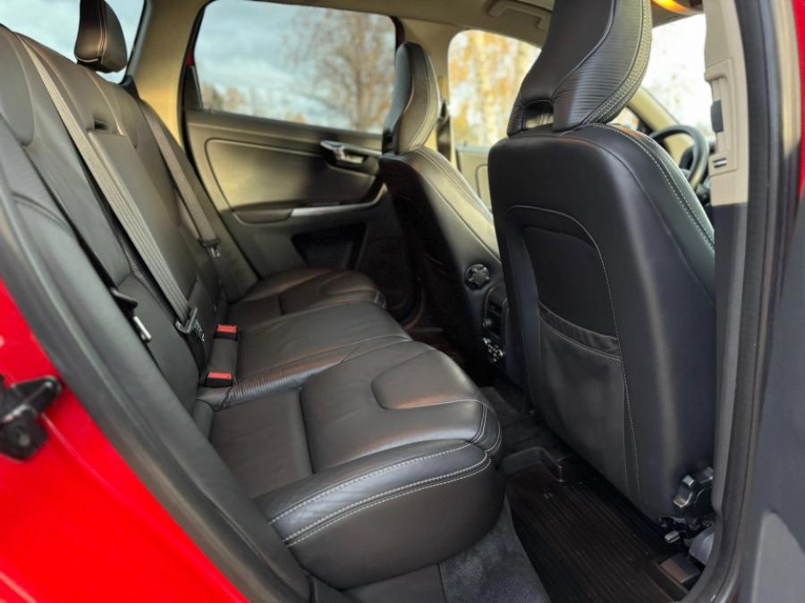 Red Volvo XC60 2012 in Riga, with an engine capacity of 2.40 L and mileage of 239 thousand km for 11250 €, photo 18 on AUTOMOTO.COM.LV
