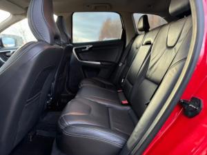 Red Volvo XC60 2012 in Riga, with an engine capacity of 2.40 L and mileage of 239 thousand km for 11250 €, photo 20 on AUTOMOTO.COM.LV