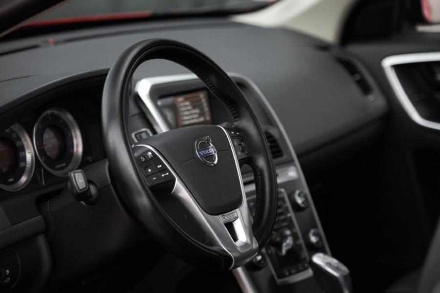 Red Volvo XC60 2012 in Riga, with an engine capacity of 2.40 L and mileage of 239 thousand km for 11250 €, photo 21 on AUTOMOTO.COM.LV