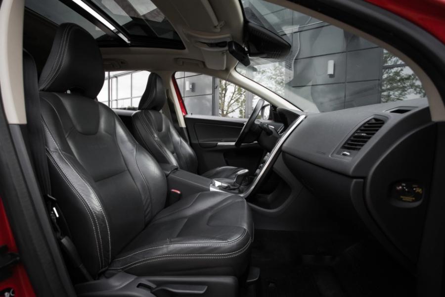 Red Volvo XC60 2012 in Riga, with an engine capacity of 2.40 L and mileage of 239 thousand km for 11250 €, photo 47 on AUTOMOTO.COM.LV