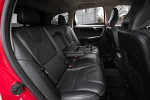 Red Volvo XC60 2012 in Riga, with an engine capacity of 2.40 L and mileage of 239 thousand km for 11250 €, photo 49 on AUTOMOTO.COM.LV