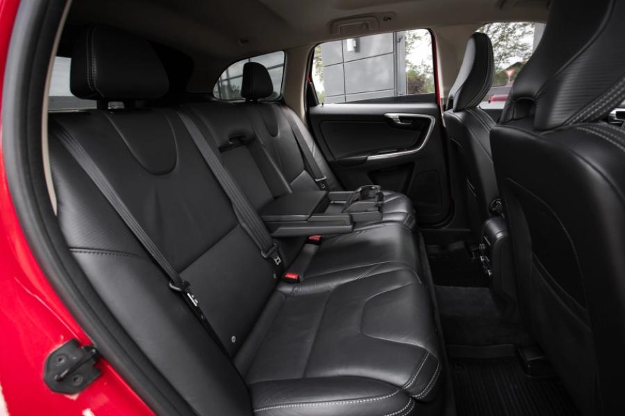 Red Volvo XC60 2012 in Riga, with an engine capacity of 2.40 L and mileage of 239 thousand km for 11250 €, photo 49 on AUTOMOTO.COM.LV
