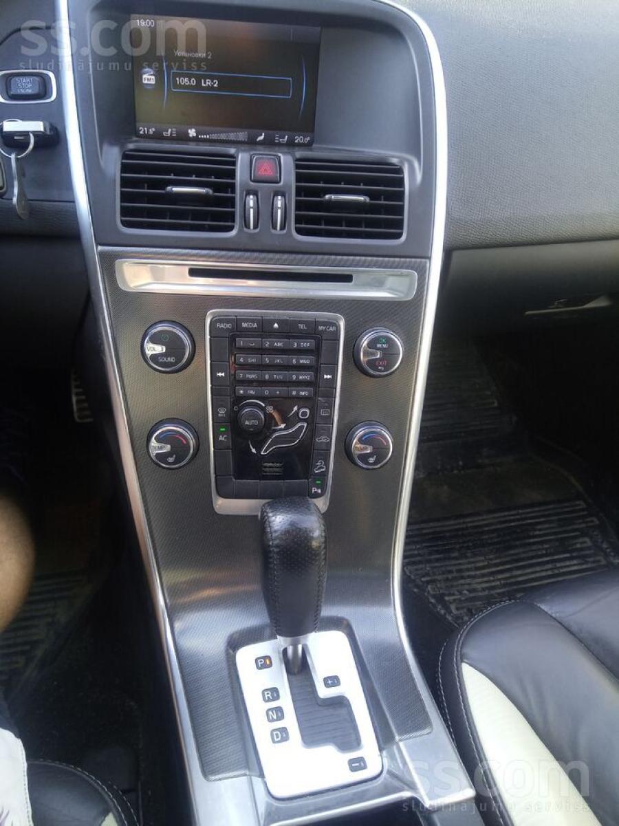 Sarkans Volvo XC60 2012 Madona, ar dzinēja tilpumu 2.40 L un nobraukumu 252 tūkst. km par 9000 €, foto 3 vietnē AUTOMOTO.COM.LV