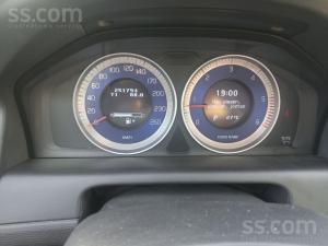 Sarkans Volvo XC60 2012 Madona, ar dzinēja tilpumu 2.40 L un nobraukumu 252 tūkst. km par 9000 €, foto 4 vietnē AUTOMOTO.COM.LV