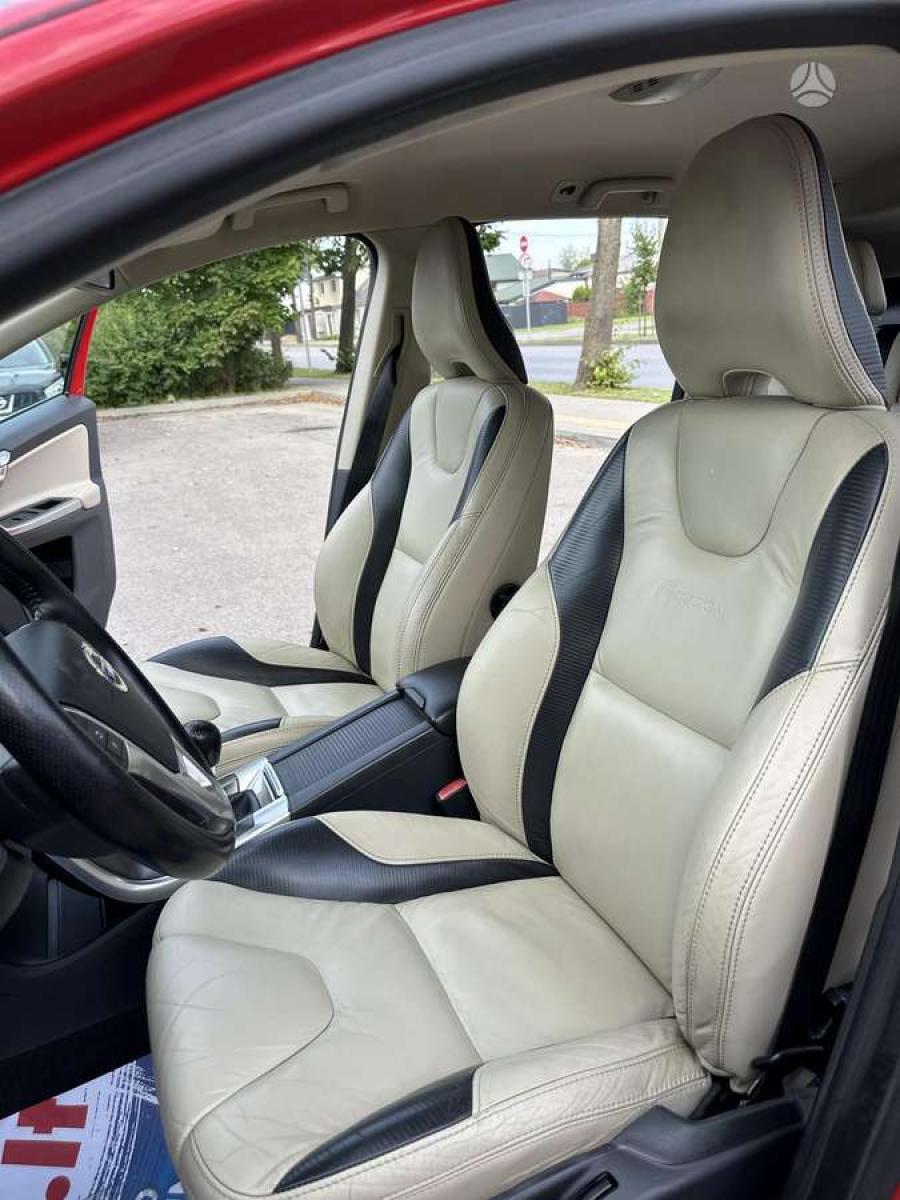 Red Volvo XC60 2012 in Siauliai, with an engine capacity of 2.40 L and mileage of 275 thousand km for 9950 €, photo 22 on AUTOMOTO.COM.LV