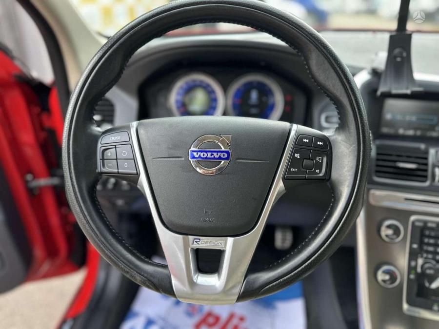 Red Volvo XC60 2012 in Siauliai, with an engine capacity of 2.40 L and mileage of 275 thousand km for 9950 €, photo 25 on AUTOMOTO.COM.LV