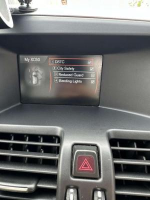 Red Volvo XC60 2012 in Siauliai, with an engine capacity of 2.40 L and mileage of 275 thousand km for 9950 €, photo 28 on AUTOMOTO.COM.LV