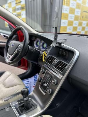 Red Volvo XC60 2012 in Siauliai, with an engine capacity of 2.40 L and mileage of 275 thousand km for 9950 €, photo 32 on AUTOMOTO.COM.LV