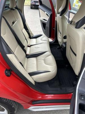 Red Volvo XC60 2012 in Siauliai, with an engine capacity of 2.40 L and mileage of 275 thousand km for 9950 €, photo 33 on AUTOMOTO.COM.LV
