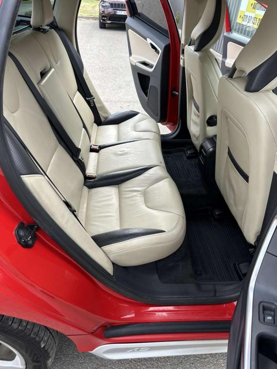 Red Volvo XC60 2012 in Siauliai, with an engine capacity of 2.40 L and mileage of 275 thousand km for 9950 €, photo 33 on AUTOMOTO.COM.LV