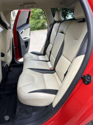 Red Volvo XC60 2012 in Siauliai, with an engine capacity of 2.40 L and mileage of 275 thousand km for 9950 €, photo 34 on AUTOMOTO.COM.LV
