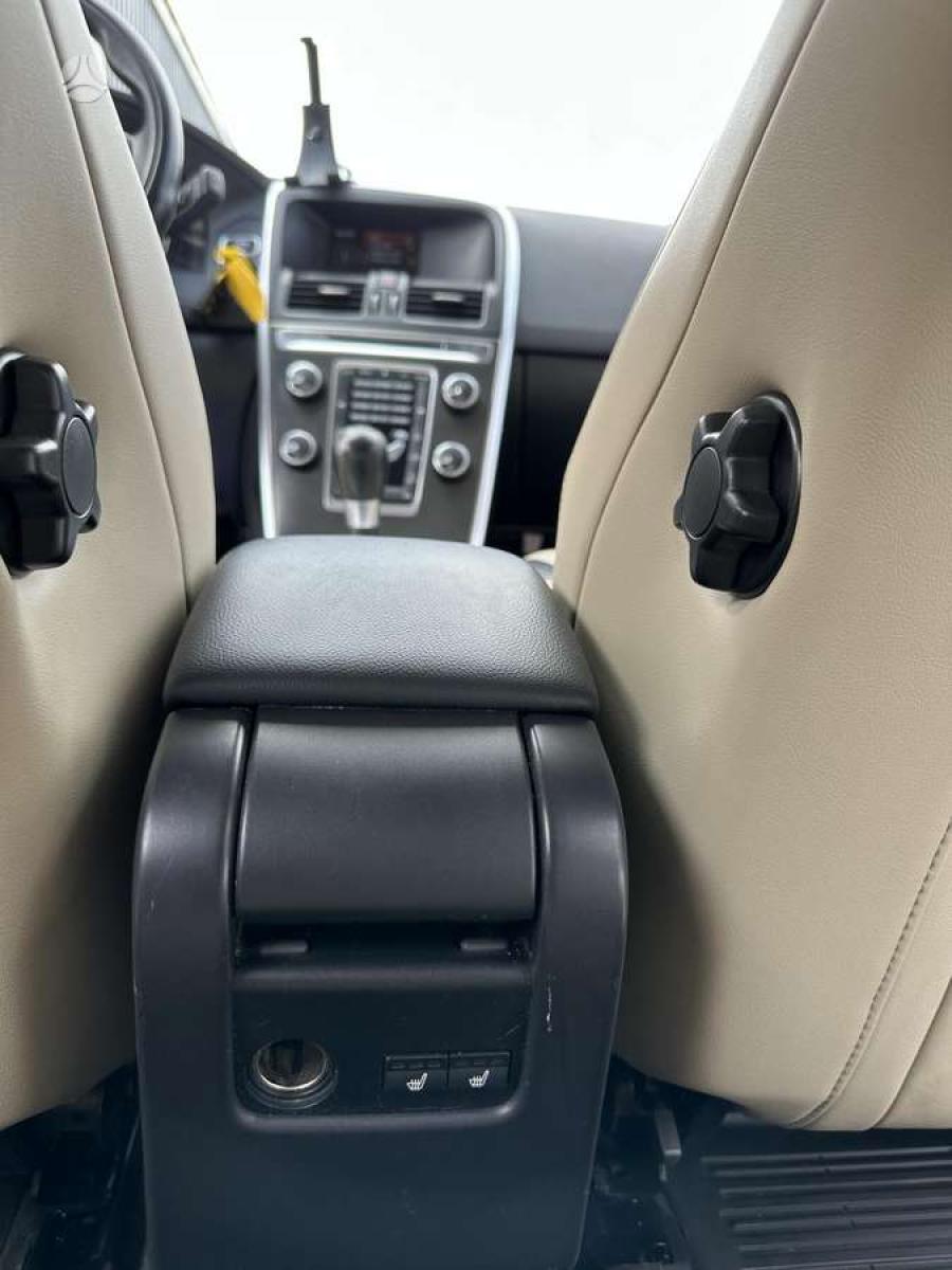 Red Volvo XC60 2012 in Siauliai, with an engine capacity of 2.40 L and mileage of 275 thousand km for 9950 €, photo 35 on AUTOMOTO.COM.LV