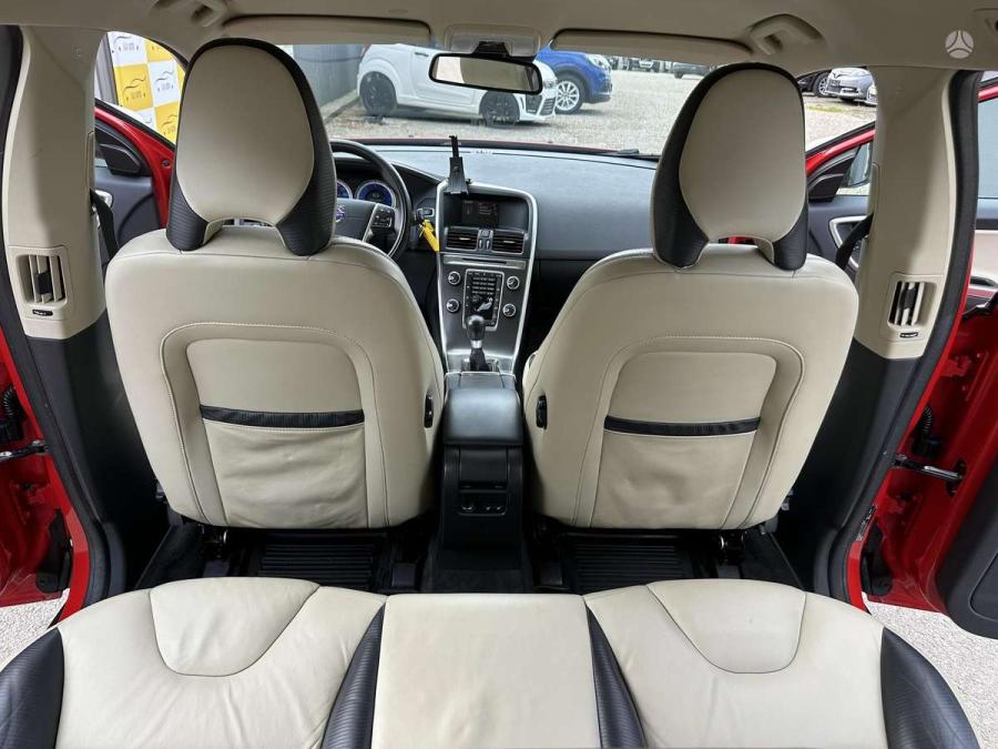 Red Volvo XC60 2012 in Siauliai, with an engine capacity of 2.40 L and mileage of 275 thousand km for 9950 €, photo 37 on AUTOMOTO.COM.LV