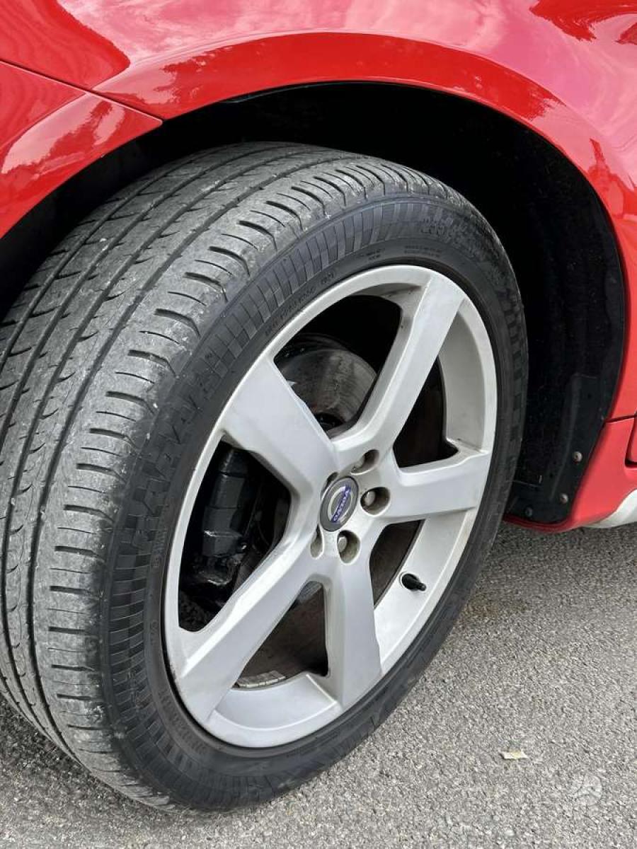 Red Volvo XC60 2012 in Siauliai, with an engine capacity of 2.40 L and mileage of 275 thousand km for 9950 €, photo 40 on AUTOMOTO.COM.LV