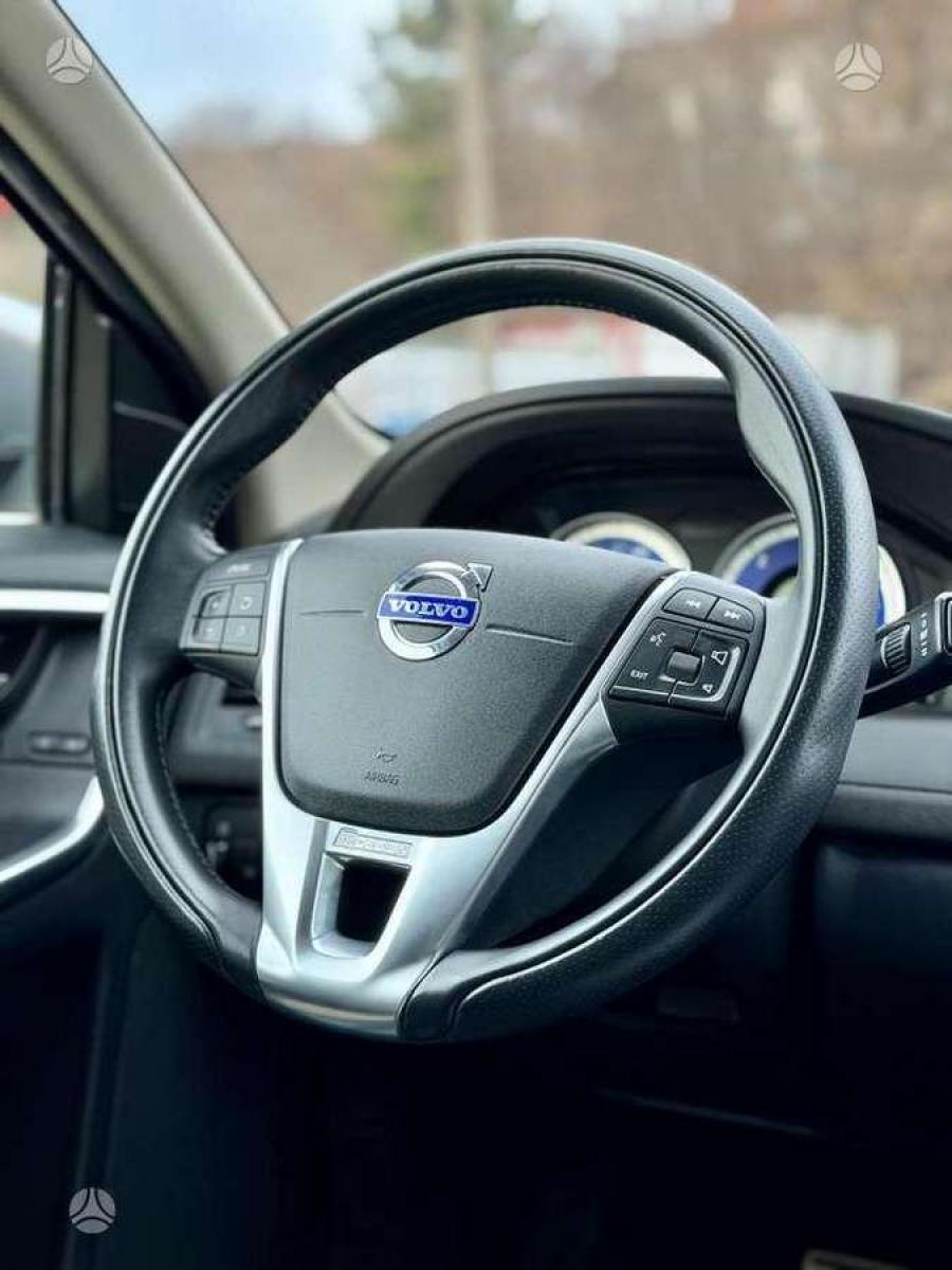 Sarkans Volvo XC60 2012 Šauļi, ar dzinēja tilpumu 1.98 L un nobraukumu 255 tūkst. km par 12450 €, foto 20 vietnē AUTOMOTO.COM.LV