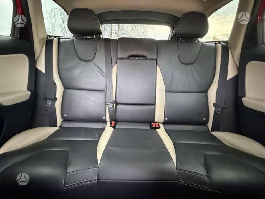 Sarkans Volvo XC60 2012 Šauļi, ar dzinēja tilpumu 1.98 L un nobraukumu 255 tūkst. km par 12450 €, foto 27 vietnē AUTOMOTO.COM.LV