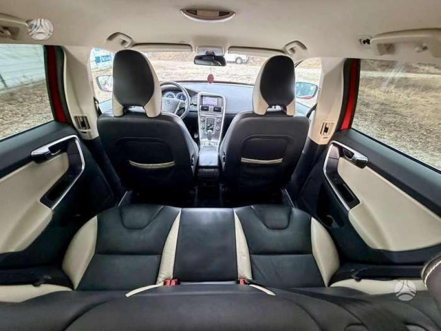 Sarkans Volvo XC60 2012 Šauļi, ar dzinēja tilpumu 1.98 L un nobraukumu 255 tūkst. km par 12450 €, foto 28 vietnē AUTOMOTO.COM.LV
