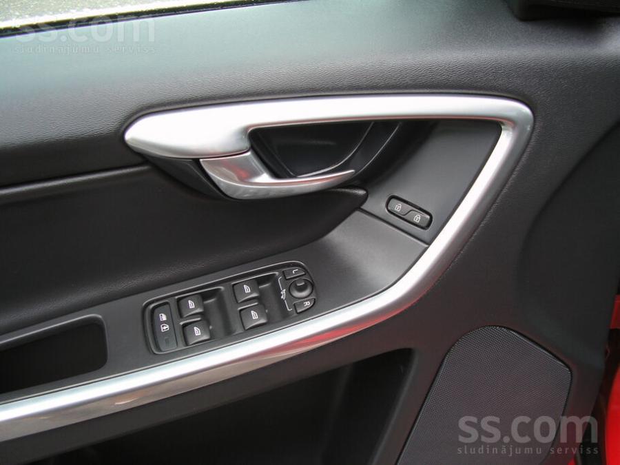 Red Volvo XC60 2012 in Riga, with an engine capacity of 2.00 L and mileage of 0 thousand km for 9950 €, photo 19 on AUTOMOTO.COM.LV