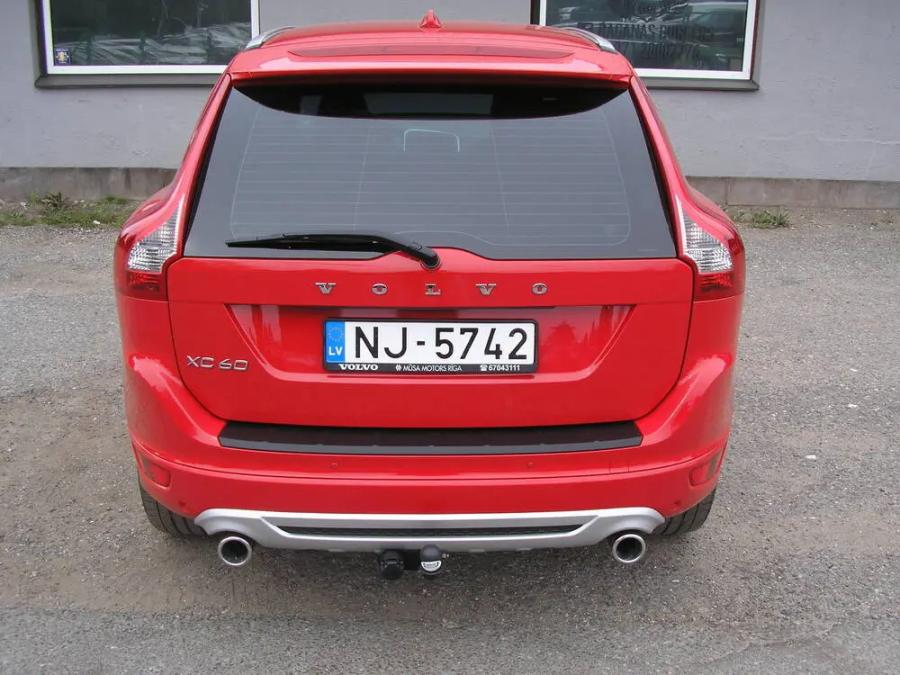 Red Volvo XC60 2012 in Sigulda, with an engine capacity of 2.00 L and mileage of 215 thousand km for 9950 €, photo 7 on AUTOMOTO.COM.LV