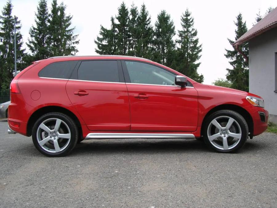 Red Volvo XC60 2012 in Sigulda, with an engine capacity of 2.00 L and mileage of 215 thousand km for 9950 €, photo 8 on AUTOMOTO.COM.LV