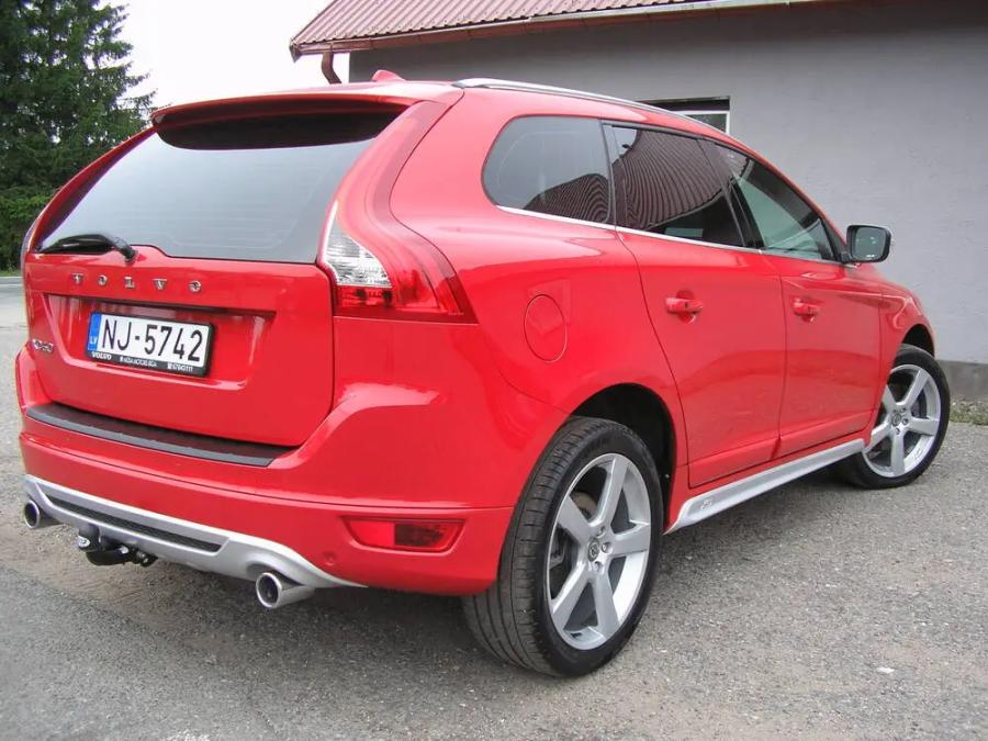 Red Volvo XC60 2012 in Sigulda, with an engine capacity of 2.00 L and mileage of 215 thousand km for 9950 €, photo 11 on AUTOMOTO.COM.LV
