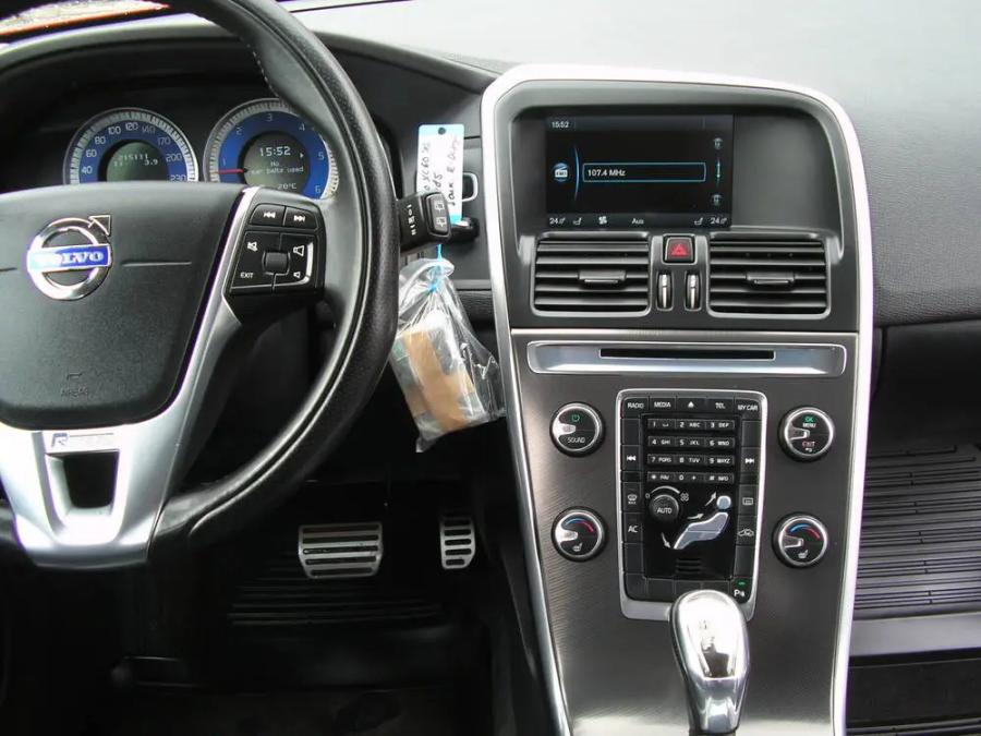Red Volvo XC60 2012 in Sigulda, with an engine capacity of 2.00 L and mileage of 215 thousand km for 9950 €, photo 16 on AUTOMOTO.COM.LV