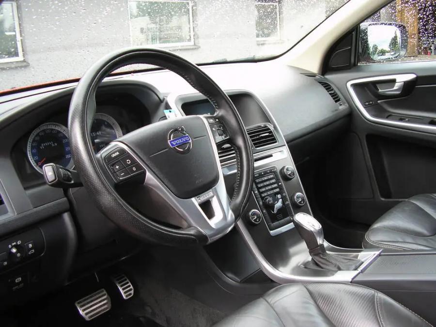 Red Volvo XC60 2012 in Sigulda, with an engine capacity of 2.00 L and mileage of 215 thousand km for 9950 €, photo 18 on AUTOMOTO.COM.LV